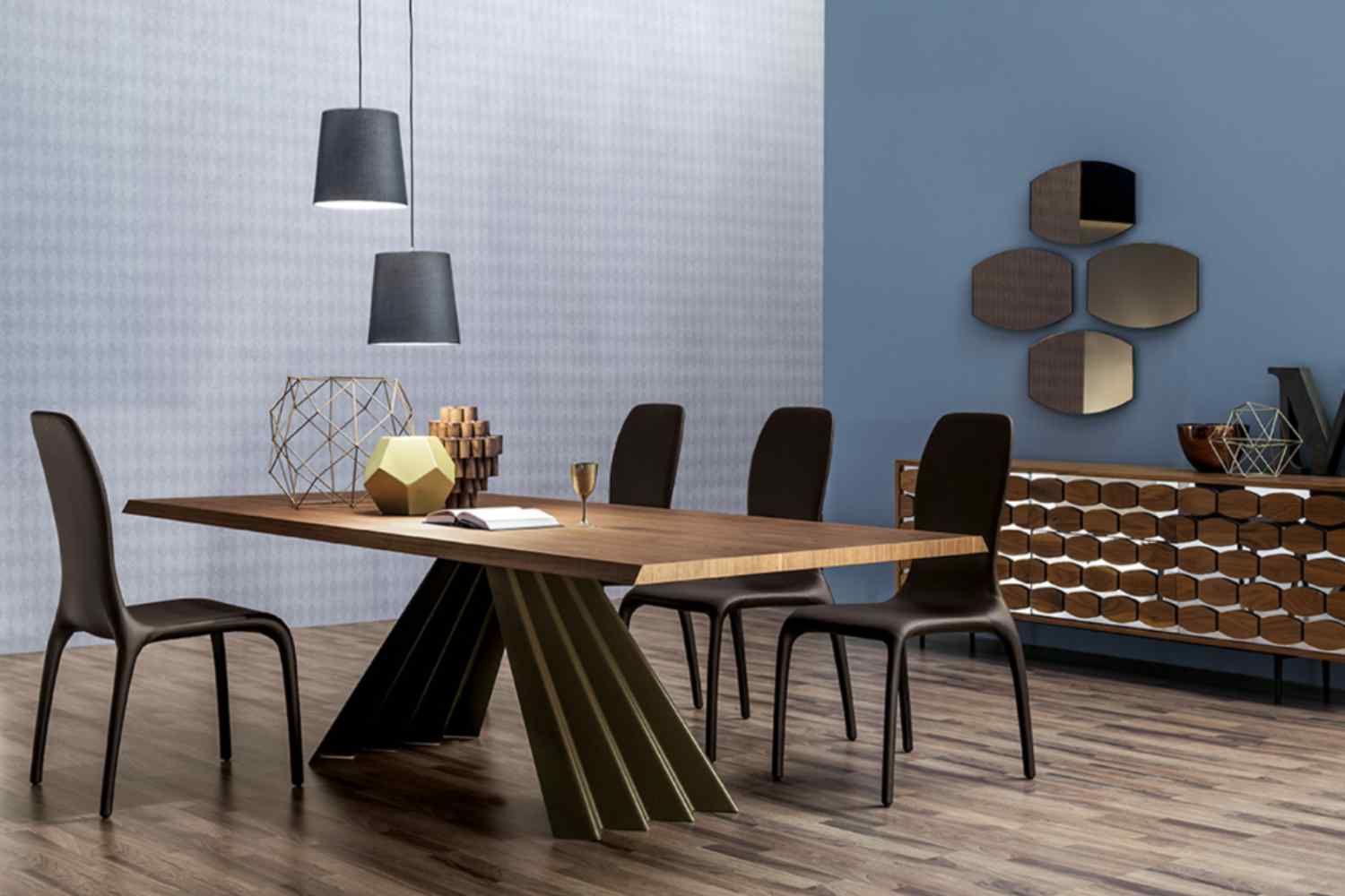 Ventaglio Dining Table