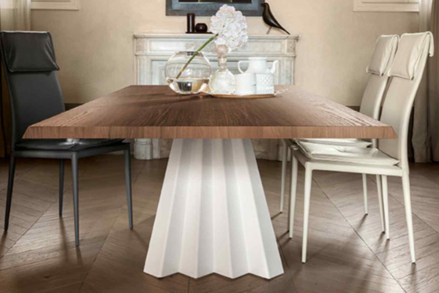 Ventaglio Dining Table
